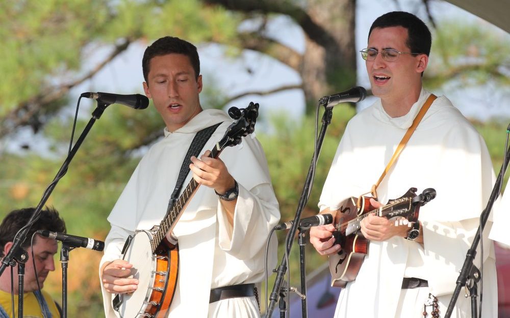 The Hillbilly Thomists put a Catholic spin on folk - U.S. Catholic