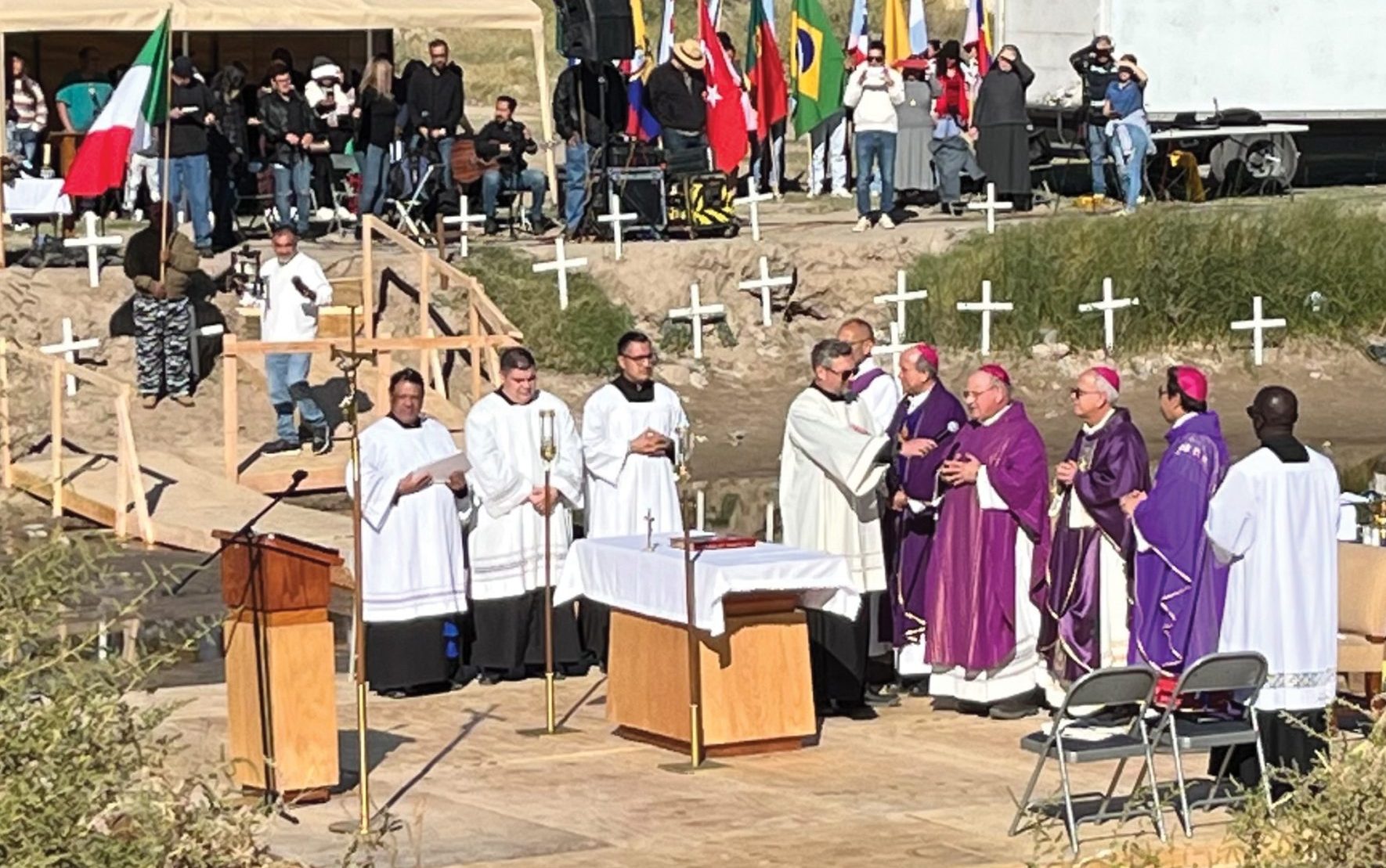 Mass at the border inspires a dream of unity - U.S. Catholic